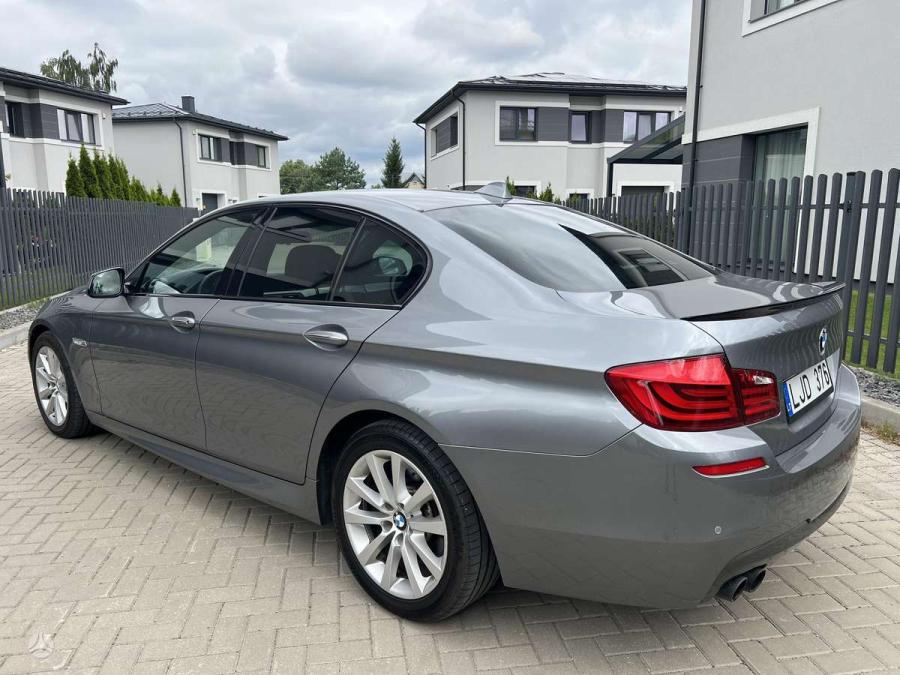 Pelēks BMW 525 2013 Viļņa, ar dzinēja tilpumu 2.00 L un nobraukumu 338 tūkst. km par 9850 €, foto 4 vietnē AUTOMOTO.COM.LV