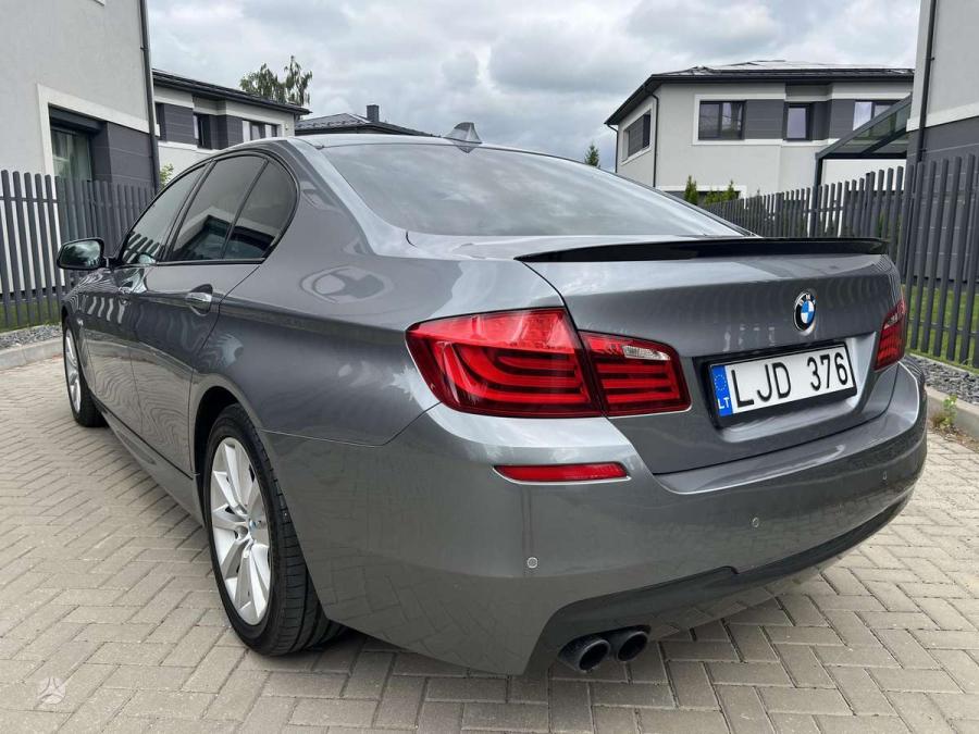 Pelēks BMW 525 2013 Viļņa, ar dzinēja tilpumu 2.00 L un nobraukumu 338 tūkst. km par 9850 €, foto 31 vietnē AUTOMOTO.COM.LV