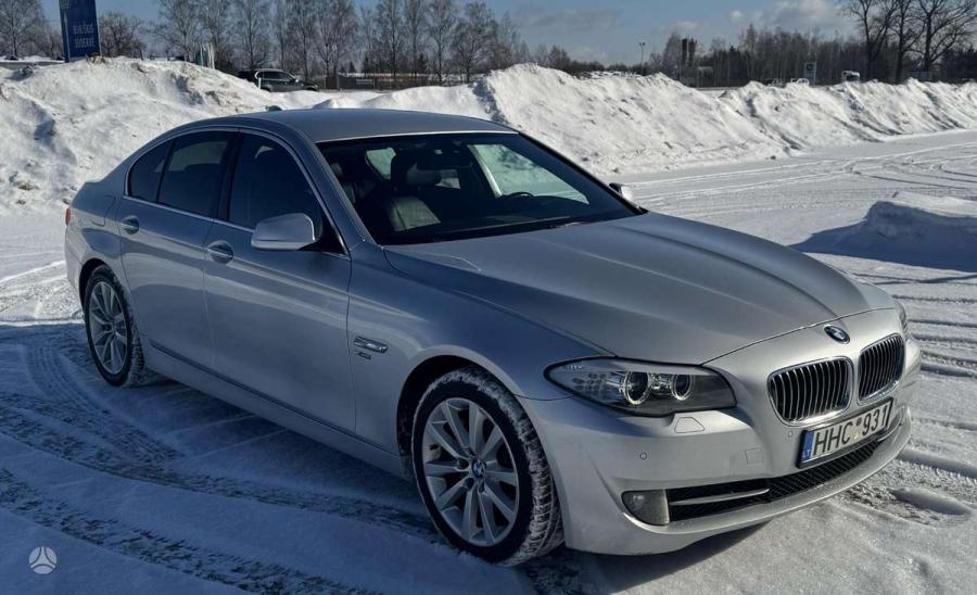 Grey BMW 525 2014 in Vilnius, with an engine capacity of 2.00 L and mileage of 267 thousand km for 8700 €, photo 3 on AUTOMOTO.COM.LV