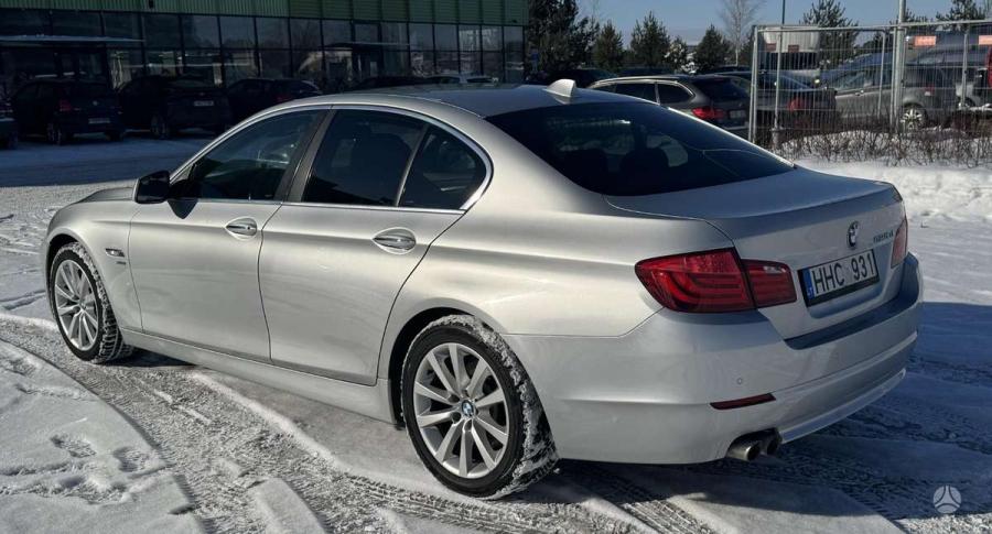 Grey BMW 525 2014 in Vilnius, with an engine capacity of 2.00 L and mileage of 267 thousand km for 8700 €, photo 4 on AUTOMOTO.COM.LV