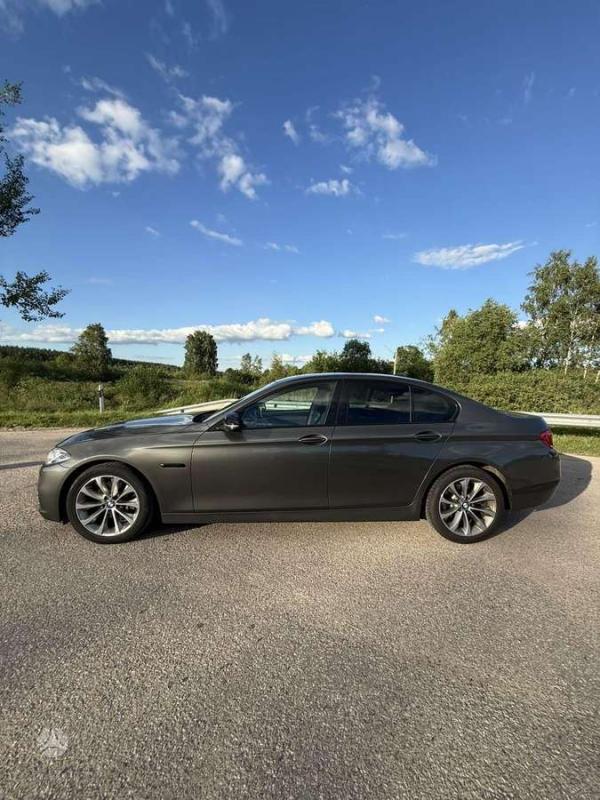 Grey BMW 525 2014 in Vilnius, with an engine capacity of 2.00 L and mileage of 320 thousand km for 12300 €, photo 3 on AUTOMOTO.COM.LV