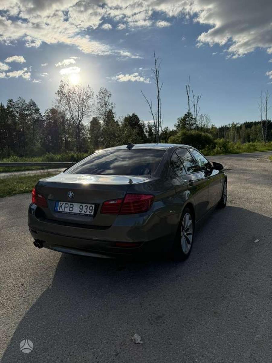 Grey BMW 525 2014 in Vilnius, with an engine capacity of 2.00 L and mileage of 320 thousand km for 12300 €, photo 6 on AUTOMOTO.COM.LV