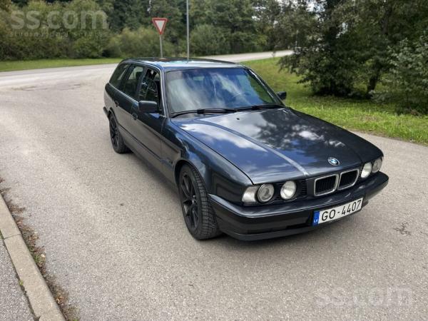 Pelēks BMW 525 1995 Jelgava, ar dzinēja tilpumu 2.50 L un nobraukumu 298 tūkst. km par 4000 €, foto 1 vietnē AUTOMOTO.COM.LV