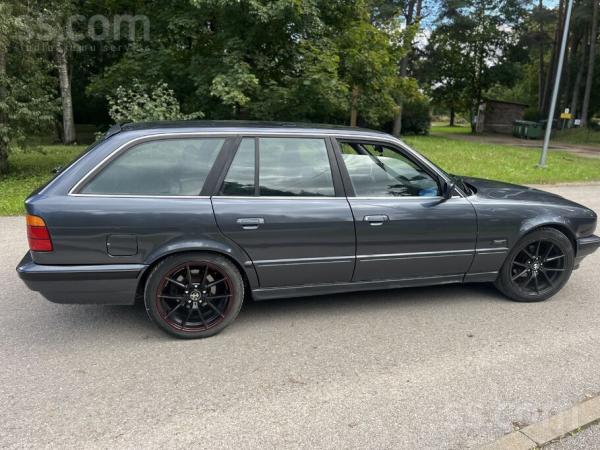 Pelēks BMW 525 1995 Jelgava, ar dzinēja tilpumu 2.50 L un nobraukumu 298 tūkst. km par 4000 €, foto 4 vietnē AUTOMOTO.COM.LV
