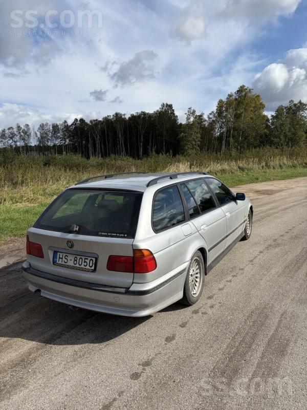 Pelēks BMW 525 1998 Preiļi, ar dzinēja tilpumu 2.50 L un nobraukumu 339 tūkst. km par 1800 €, foto 4 vietnē AUTOMOTO.COM.LV