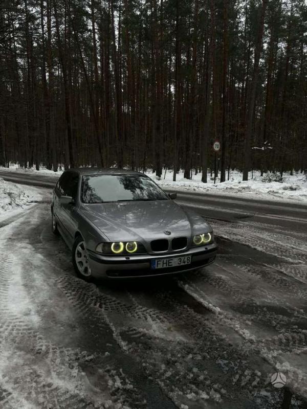Pelēks BMW 525 2000 Viļņa, ar dzinēja tilpumu 2.50 L un nobraukumu 415 tūkst. km par 2200 €, foto 1 vietnē AUTOMOTO.COM.LV