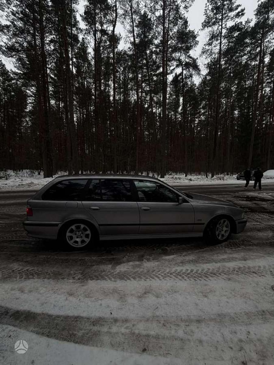 Pelēks BMW 525 2000 Viļņa, ar dzinēja tilpumu 2.50 L un nobraukumu 415 tūkst. km par 2200 €, foto 4 vietnē AUTOMOTO.COM.LV