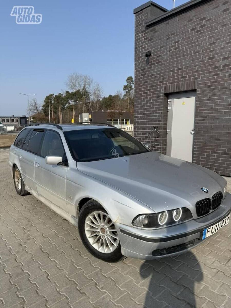 Grey BMW 525 2001 in Jurbarkas, with an engine capacity of 2.50 L and mileage of 400 thousand km for 1150 €, photo 5 on AUTOMOTO.COM.LV