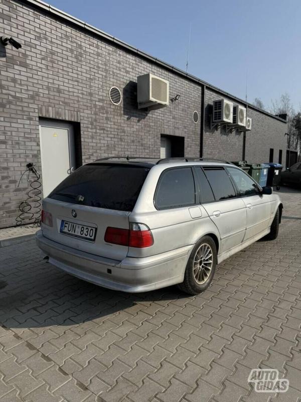 Grey BMW 525 2001 in Jurbarkas, with an engine capacity of 2.50 L and mileage of 400 thousand km for 1150 €, photo 7 on AUTOMOTO.COM.LV