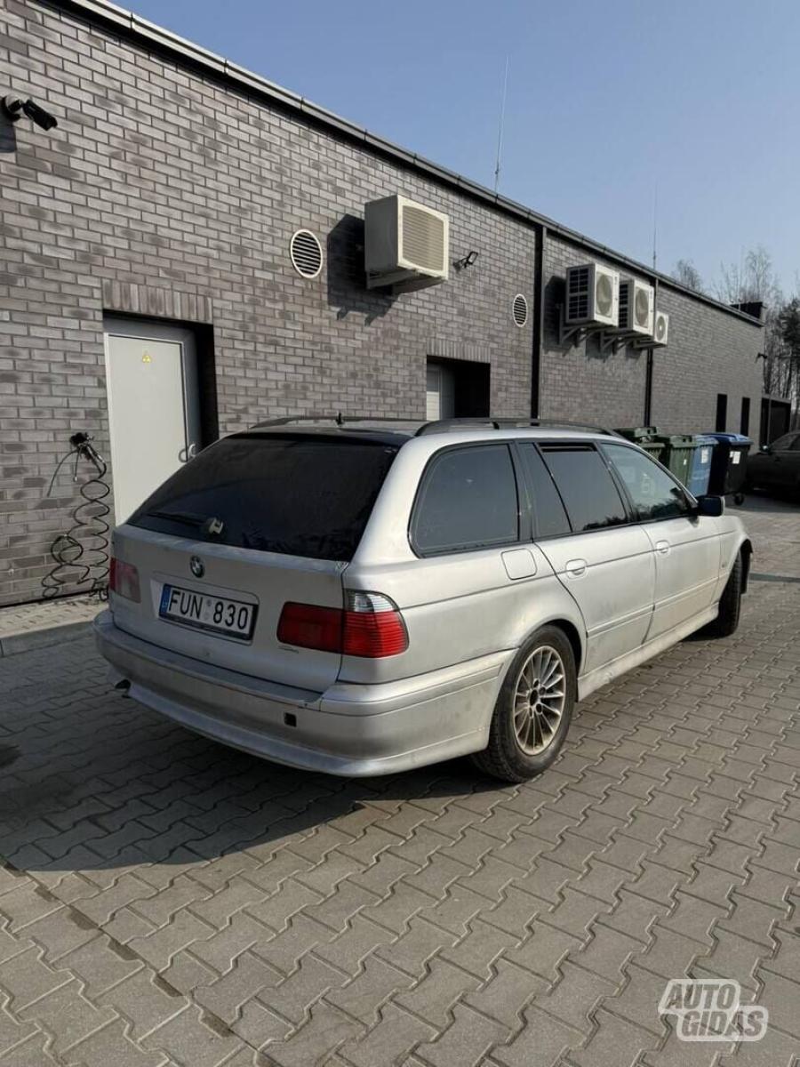 Grey BMW 525 2001 in Jurbarkas, with an engine capacity of 2.50 L and mileage of 400 thousand km for 1150 €, photo 7 on AUTOMOTO.COM.LV