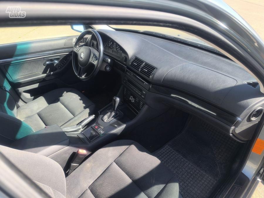 Grey BMW 525 2001 in Radviliskis, with an engine capacity of 2.50 L and mileage of 380 thousand km for 1650 €, photo 12 on AUTOMOTO.COM.LV
