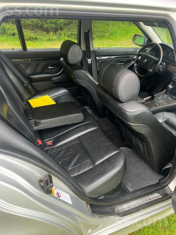Pelēks BMW 525 2001 Ogre, ar dzinēja tilpumu 2.50 L un nobraukumu 424 tūkst. km par 1650 €, foto 10 vietnē AUTOMOTO.COM.LV