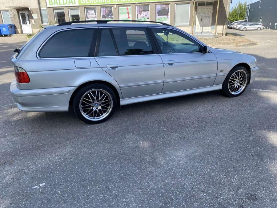 Grey BMW 525 2001 in Alytus, with an engine capacity of 2.50 L and mileage of 470 thousand km for 2300 €, photo 4 on AUTOMOTO.COM.LV