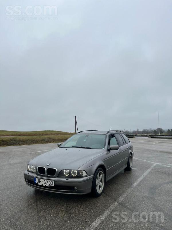Pelēks BMW 525 2002 Valmiera, ar dzinēja tilpumu 2.50 L un nobraukumu 523 tūkst. km par 1900 €, foto 1 vietnē AUTOMOTO.COM.LV