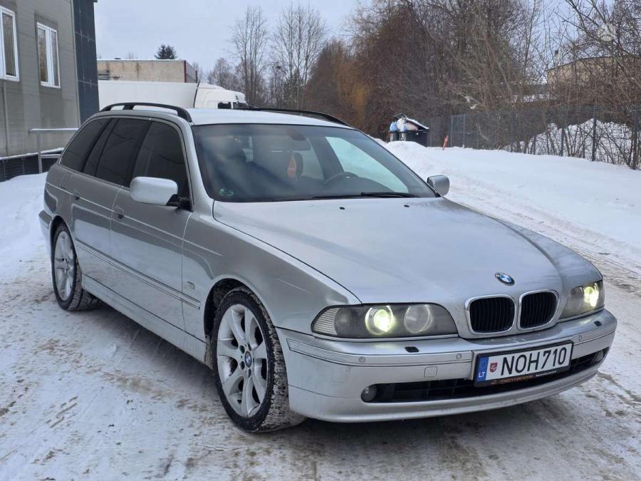 Pelēks BMW 525 2002 Šauļi, ar dzinēja tilpumu 2.50 L un nobraukumu 300 tūkst. km par 1850 €, foto 4 vietnē AUTOMOTO.COM.LV