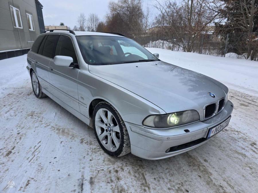 Pelēks BMW 525 2002 Šauļi, ar dzinēja tilpumu 2.50 L un nobraukumu 300 tūkst. km par 1850 €, foto 5 vietnē AUTOMOTO.COM.LV