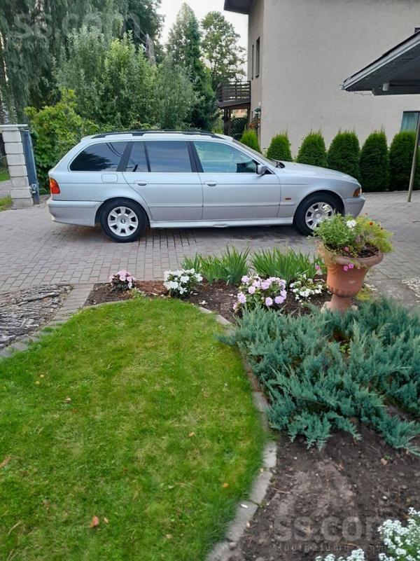 Pelēks BMW 525 2002 Cēsis, ar dzinēja tilpumu 2.50 L un nobraukumu 357 tūkst. km par 1750 €, foto 1 vietnē AUTOMOTO.COM.LV