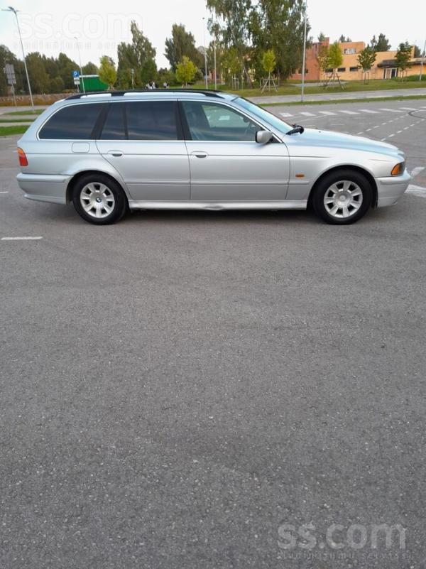 Pelēks BMW 525 2002 Cēsis, ar dzinēja tilpumu 2.50 L un nobraukumu 357 tūkst. km par 1750 €, foto 5 vietnē AUTOMOTO.COM.LV