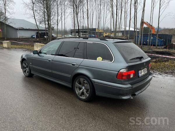 Grey BMW 525 2003 in Valmiera, with an engine capacity of 2.50 L and mileage of 486 thousand km for 2500 €, photo 1 on AUTOMOTO.COM.LV