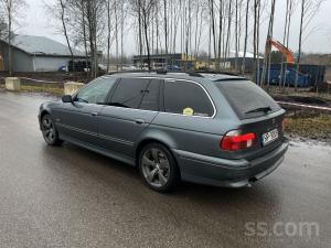 Grey BMW 525 2003 in Valmiera, with an engine capacity of 2.50 L and mileage of 486 thousand km for 2500 €, photo  on AUTOMOTO.COM.LV
