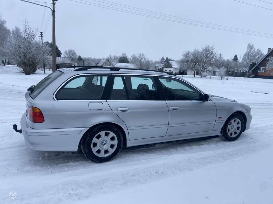 Grey BMW 525 2003 in Vilkaviskis, with an engine capacity of 2.50 L and mileage of 385 thousand km for 2450 €, photo 7 on AUTOMOTO.COM.LV