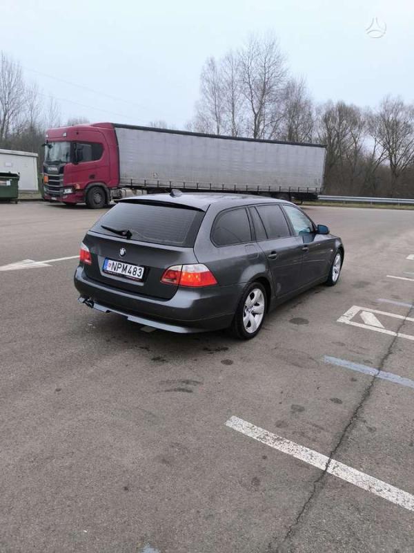 Grey BMW 525 2004 in Elektrenai, with an engine capacity of 2.50 L and mileage of 446 thousand km for 2250 €, photo 4 on AUTOMOTO.COM.LV