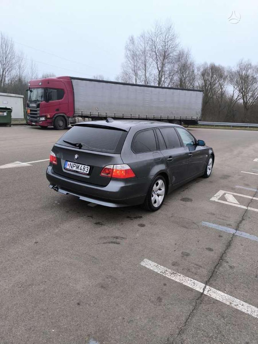 Pelēks BMW 525 2004 Elektrėnai, ar dzinēja tilpumu 2.50 L un nobraukumu 446 tūkst. km par 2250 €, foto 4 vietnē AUTOMOTO.COM.LV