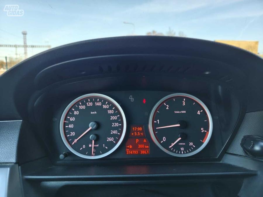 Pelēks BMW 525 2004 Šauļi, ar dzinēja tilpumu 2.50 L un nobraukumu 372 tūkst. km par 2700 €, foto 20 vietnē AUTOMOTO.COM.LV