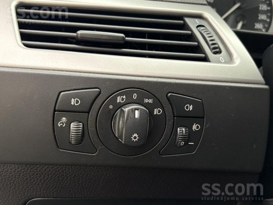 Grey BMW 525 2004 in Riga, with an engine capacity of 2.50 L and mileage of 0 thousand km for 3990 €, photo 12 on AUTOMOTO.COM.LV