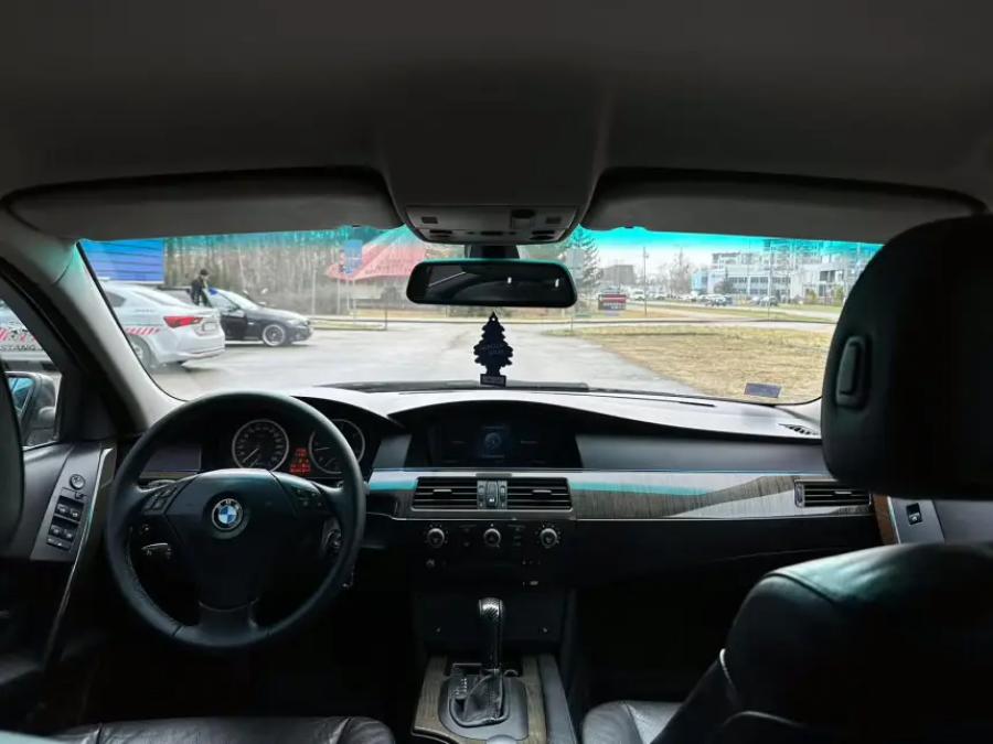 Grey BMW 525 2004 in Riga, with an engine capacity of 2.50 L and mileage of 293 thousand km for 3290 €, photo 8 on AUTOMOTO.COM.LV