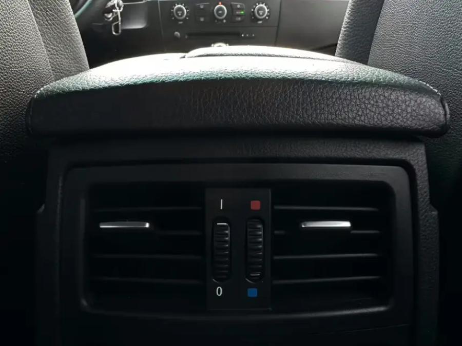 Grey BMW 525 2004 in Riga, with an engine capacity of 2.50 L and mileage of 293 thousand km for 3290 €, photo 11 on AUTOMOTO.COM.LV