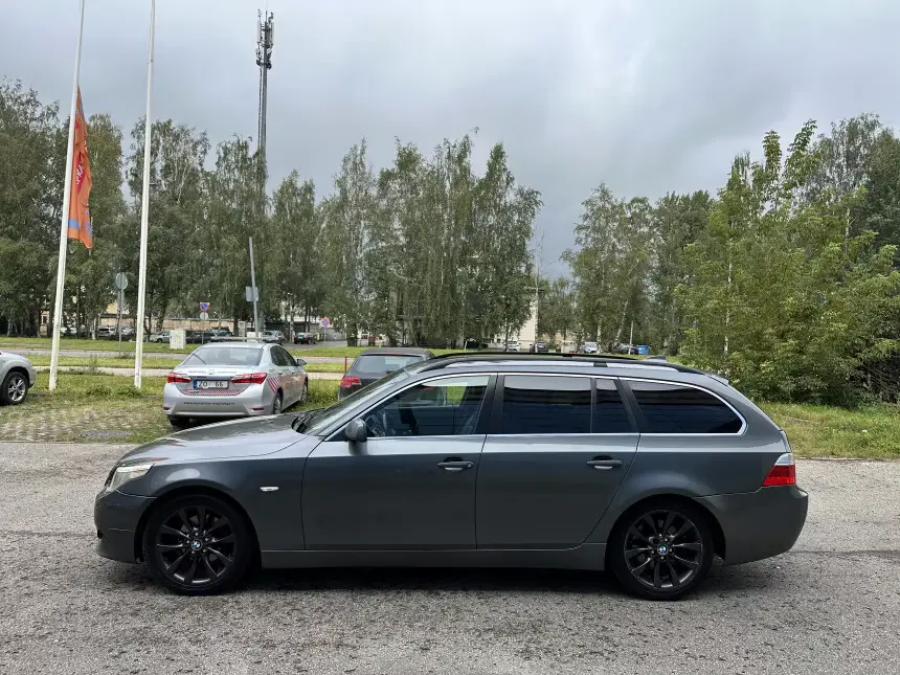 Grey BMW 525 2004 in Riga, with an engine capacity of 2.50 L and mileage of 293 thousand km for 3290 €, photo 15 on AUTOMOTO.COM.LV