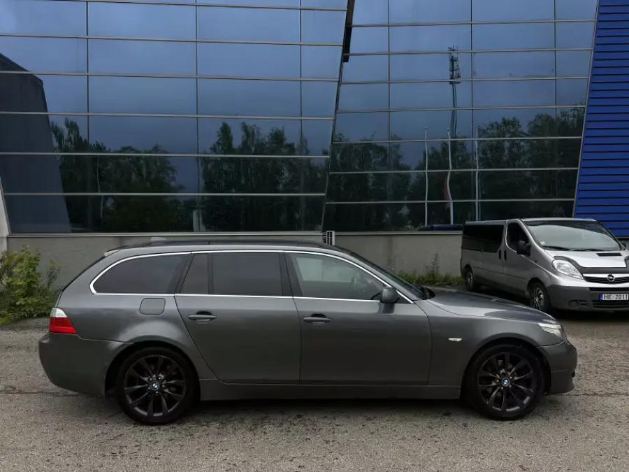 Grey BMW 525 2004 in Riga, with an engine capacity of 2.50 L and mileage of 293 thousand km for 3290 €, photo 19 on AUTOMOTO.COM.LV
