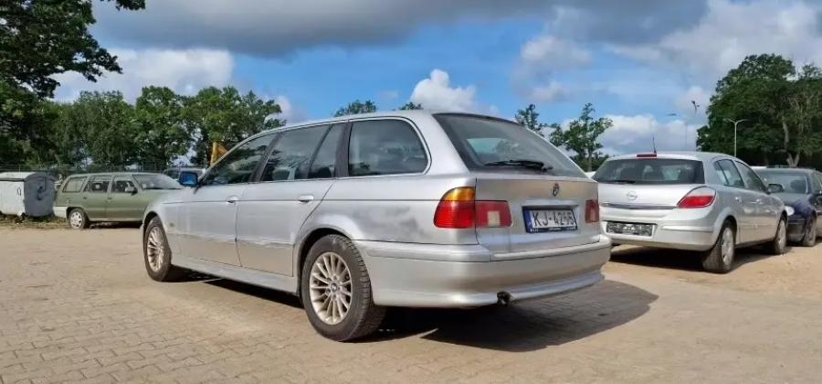 Grey BMW 525 2004 in Valmiera, with an engine capacity of 2.50 L and mileage of 255 thousand km for 1100 €, photo 6 on AUTOMOTO.COM.LV
