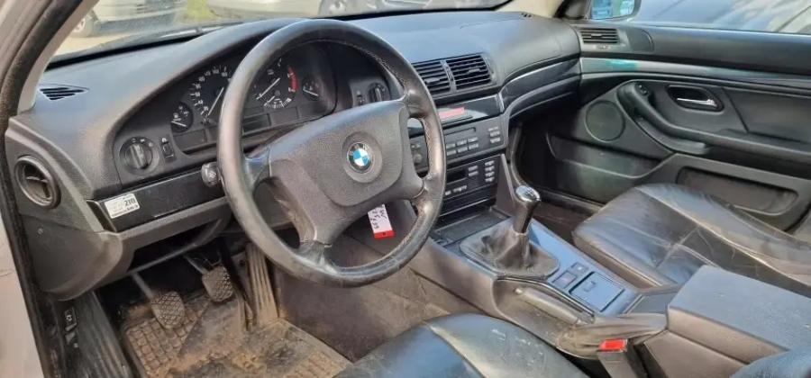 Grey BMW 525 2004 in Valmiera, with an engine capacity of 2.50 L and mileage of 255 thousand km for 1100 €, photo 12 on AUTOMOTO.COM.LV