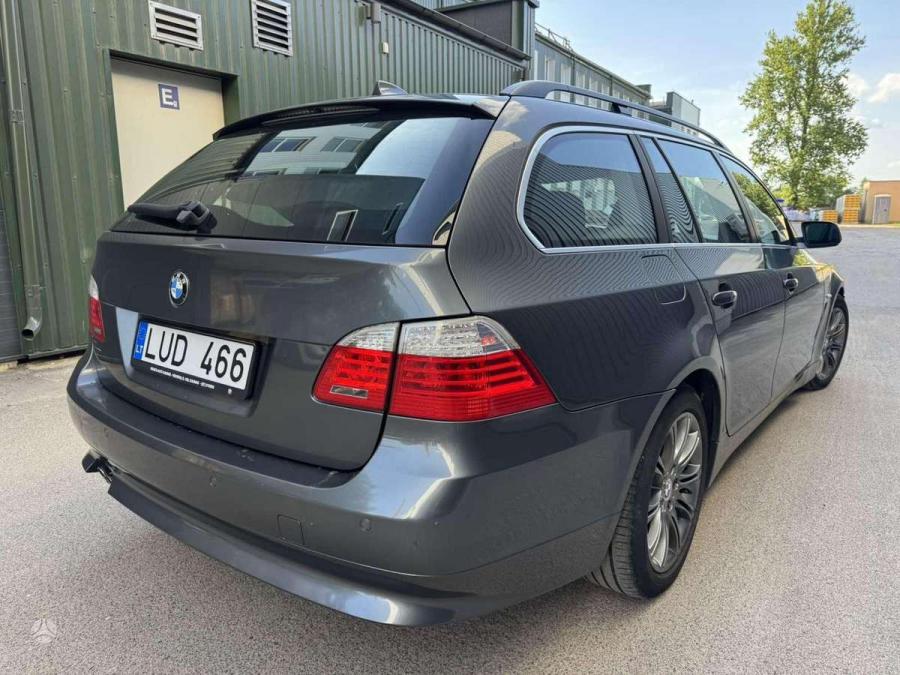 Pelēks BMW 525 2004 Viļņa, ar dzinēja tilpumu 2.50 L un nobraukumu 384 tūkst. km par 2750 €, foto 5 vietnē AUTOMOTO.COM.LV