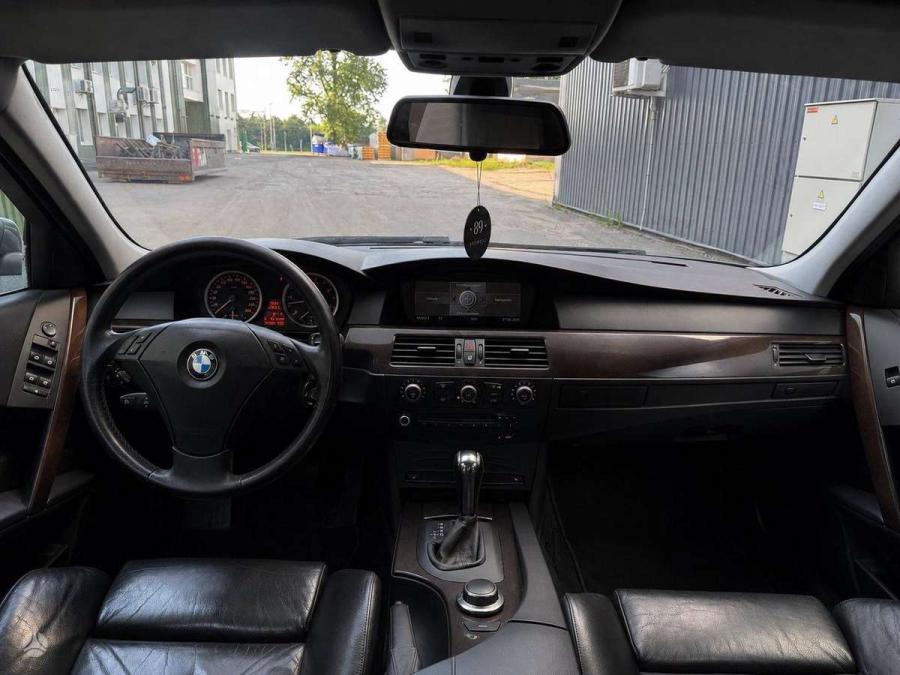 Pelēks BMW 525 2004 Viļņa, ar dzinēja tilpumu 2.50 L un nobraukumu 384 tūkst. km par 2750 €, foto 8 vietnē AUTOMOTO.COM.LV