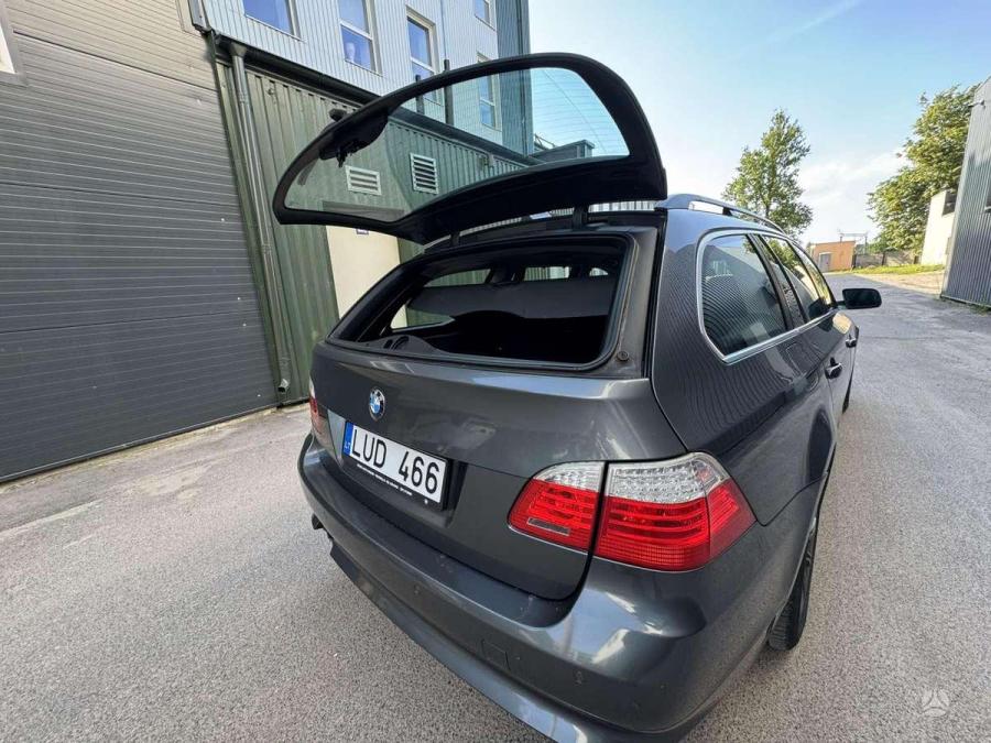 Pelēks BMW 525 2004 Viļņa, ar dzinēja tilpumu 2.50 L un nobraukumu 384 tūkst. km par 2750 €, foto 9 vietnē AUTOMOTO.COM.LV
