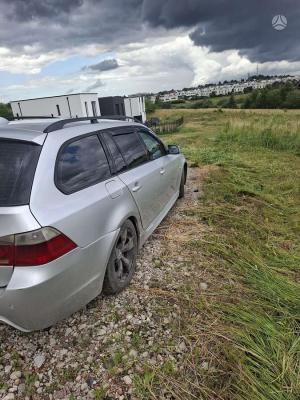 Pelēks BMW 525 2004 Viļņa, ar dzinēja tilpumu 2.50 L un nobraukumu 0 tūkst. km par 2000 €, foto 3 vietnē AUTOMOTO.COM.LV