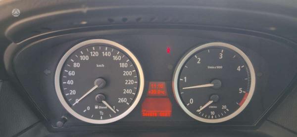 Pelēks BMW 525 2004 Viļņa, ar dzinēja tilpumu 2.50 L un nobraukumu 345 tūkst. km par 1999 €, foto 10 vietnē AUTOMOTO.COM.LV