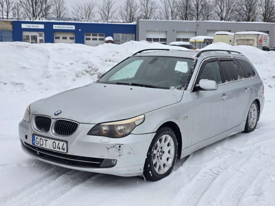 Pelēks BMW 525 2005 Šauļi, ar dzinēja tilpumu 2.50 L un nobraukumu 300 tūkst. km par 1100 €, foto 1 vietnē AUTOMOTO.COM.LV