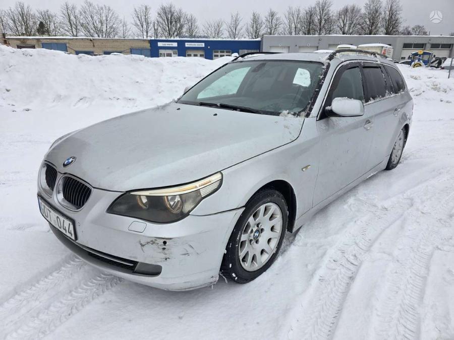 Pelēks BMW 525 2005 Šauļi, ar dzinēja tilpumu 2.50 L un nobraukumu 300 tūkst. km par 1100 €, foto 2 vietnē AUTOMOTO.COM.LV