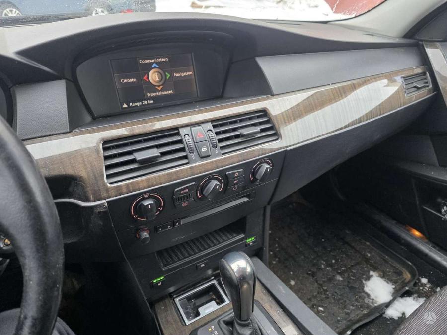 Pelēks BMW 525 2005 Šauļi, ar dzinēja tilpumu 2.50 L un nobraukumu 300 tūkst. km par 1100 €, foto 11 vietnē AUTOMOTO.COM.LV