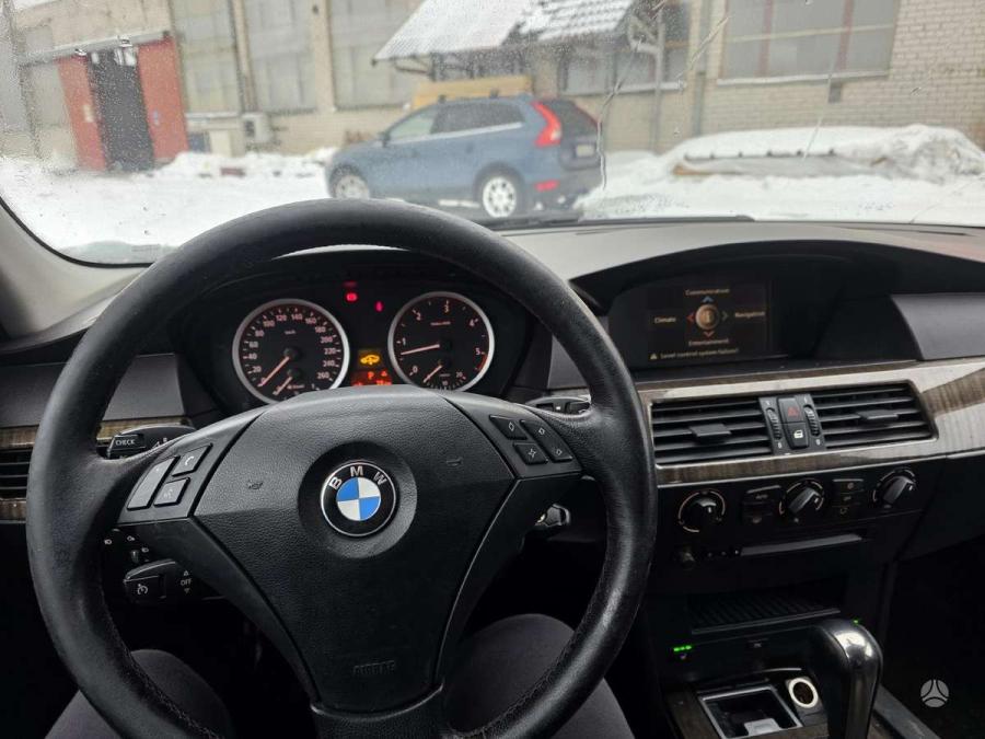 Pelēks BMW 525 2005 Šauļi, ar dzinēja tilpumu 2.50 L un nobraukumu 300 tūkst. km par 1100 €, foto 12 vietnē AUTOMOTO.COM.LV