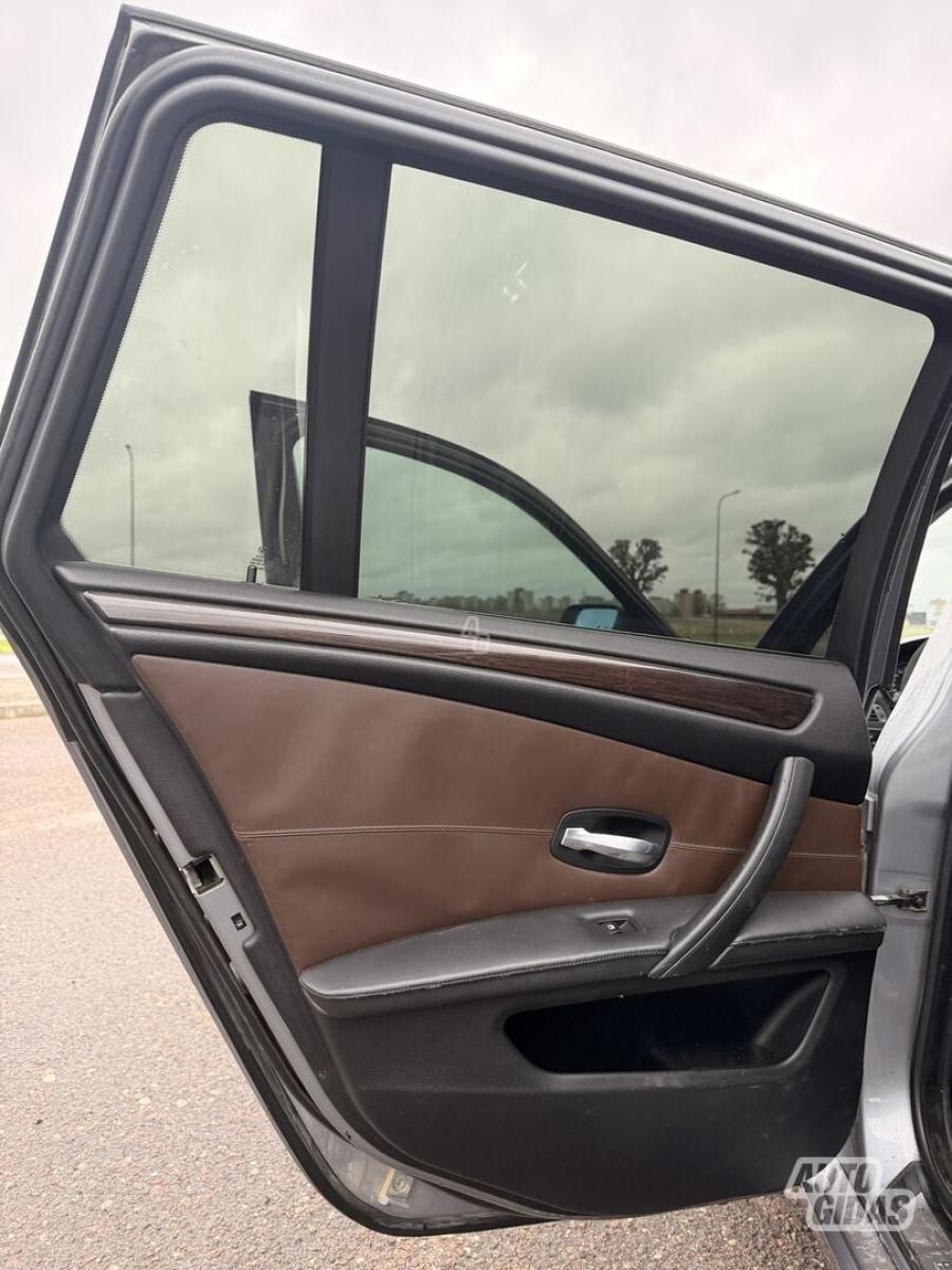 Pelēks BMW 525 2005 Kauņa, ar dzinēja tilpumu 3.00 L un nobraukumu 440 tūkst. km par 2700 €, foto 16 vietnē AUTOMOTO.COM.LV