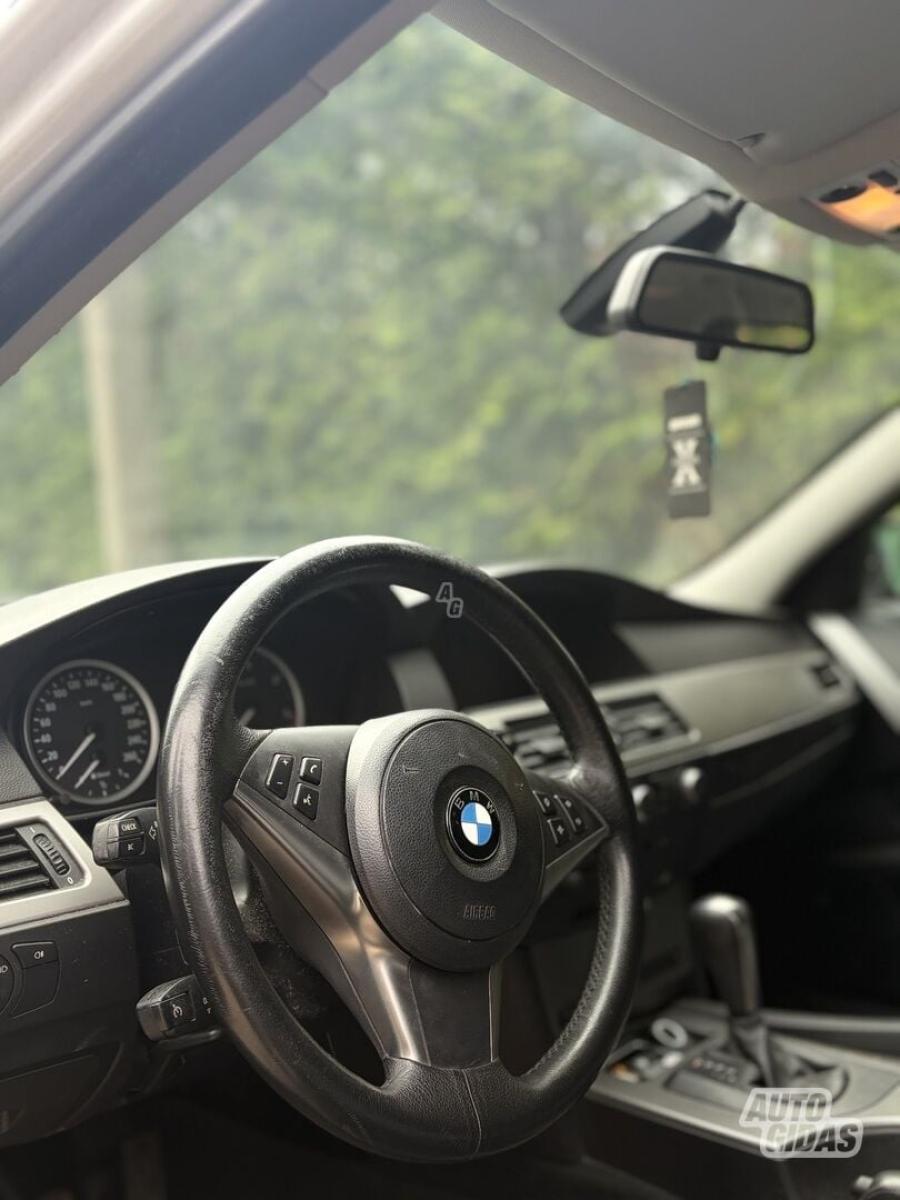 Pelēks BMW 525 2005 Viļņa, ar dzinēja tilpumu 2.50 L un nobraukumu 320 tūkst. km par 1450 €, foto 7 vietnē AUTOMOTO.COM.LV