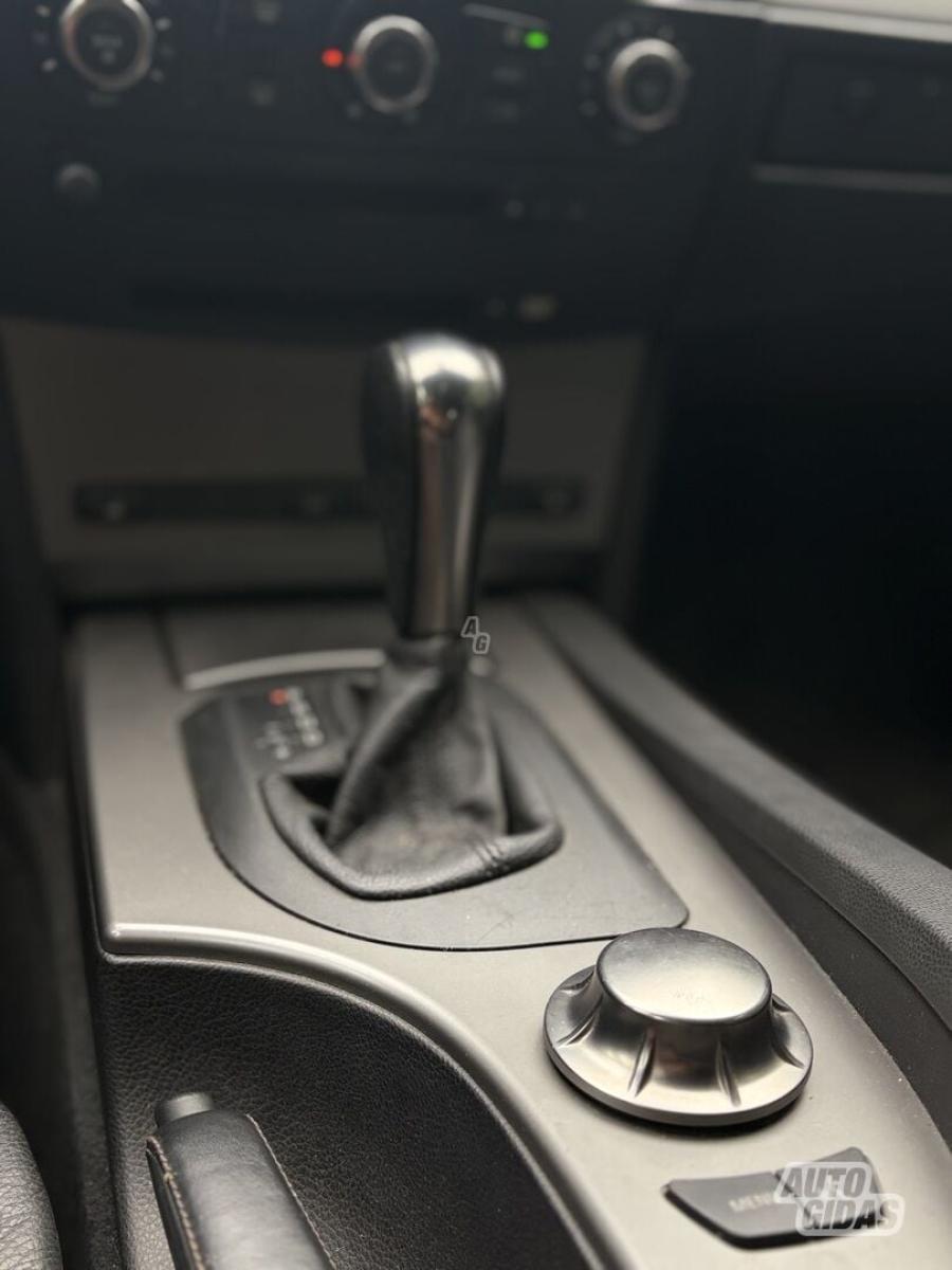 Pelēks BMW 525 2005 Viļņa, ar dzinēja tilpumu 2.50 L un nobraukumu 320 tūkst. km par 1450 €, foto 14 vietnē AUTOMOTO.COM.LV