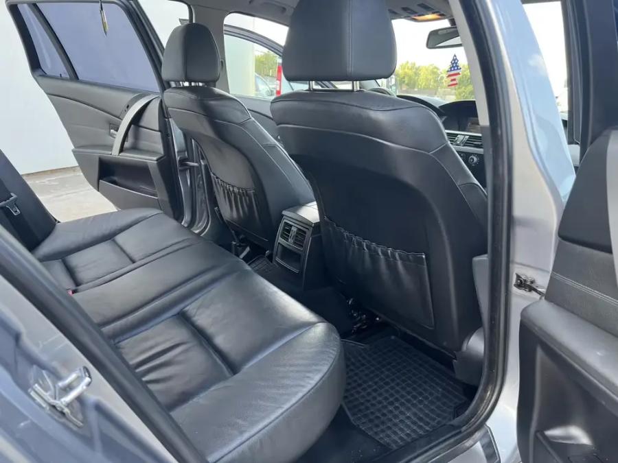 Pelēks BMW 525 2005 Jēkabpils, ar dzinēja tilpumu 2.50 L un nobraukumu 342 tūkst. km par 3200 €, foto 9 vietnē AUTOMOTO.COM.LV