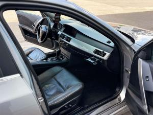 Pelēks BMW 525 2005 Viļņa, ar dzinēja tilpumu 2.50 L un nobraukumu 320 tūkst. km par 1900 €, foto 9 vietnē AUTOMOTO.COM.LV
