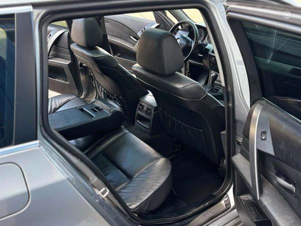 Grey BMW 525 2005 in Vilnius, with an engine capacity of 2.50 L and mileage of 320 thousand km for 1900 €, photo 10 on AUTOMOTO.COM.LV
